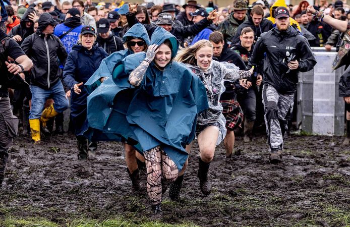 Nederlanders met ticket geweigerd op ‘smerigste festival ooit’ in ...