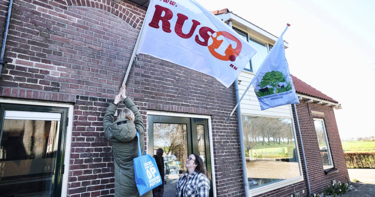 Hier kunnen fietsers in de polder terecht met hoge nood, dorst of lekke ...
