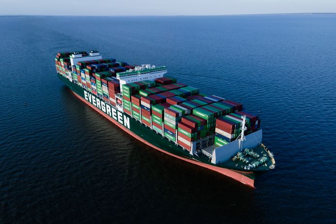 Containerschip van dezelfde rederij als schip dat Suezkanaal dagenlang ...