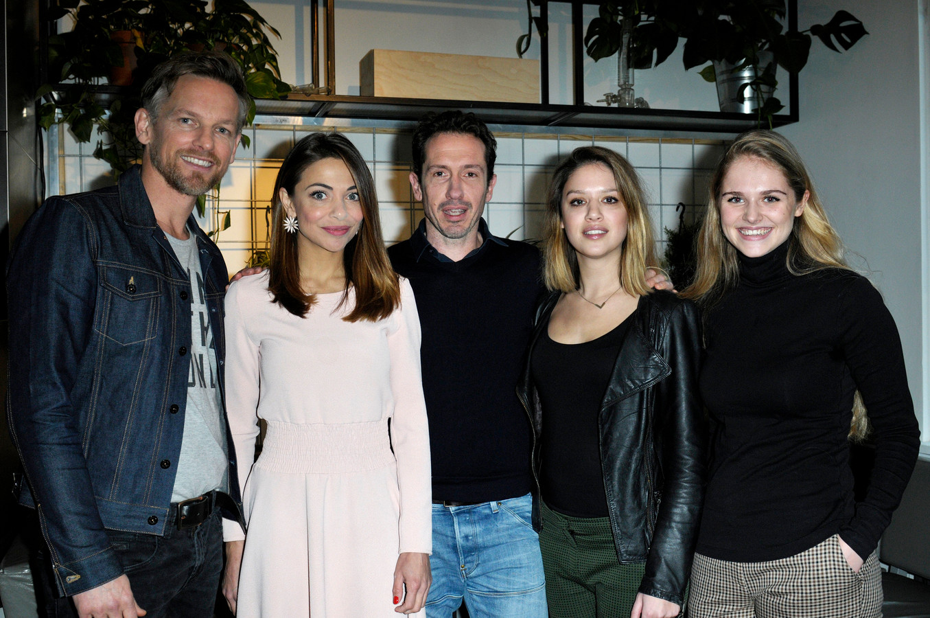 Makers van Klem werken aan nieuwe serie: BuZa | Foto | AD.nl