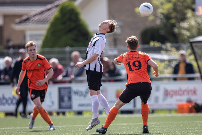 Enter Vooruit is vijf minuten niet bij de les en wacht een lange weg ...