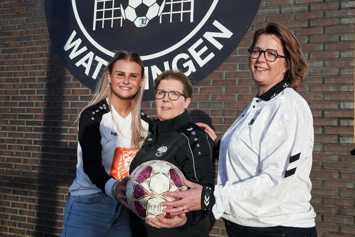 Vijftig jaar vrouwenvoetbal bij KMD, drie generaties doen hun verhaal ...