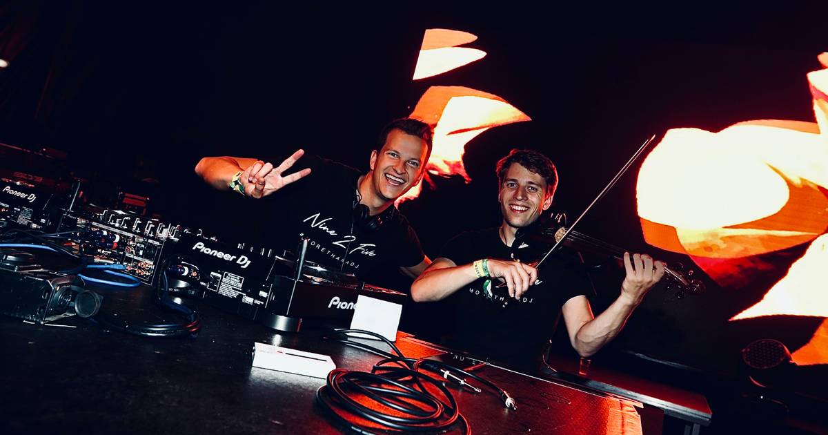 Violist Tuur (28) en DJ Louis (26) staan met Nine 2 Five voor het eerst ...
