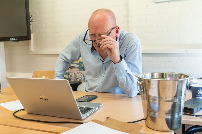Dat ene belletje is voor deze docent net zo spannend als voor leerlingen: ‘Zou hij het gehaald ...