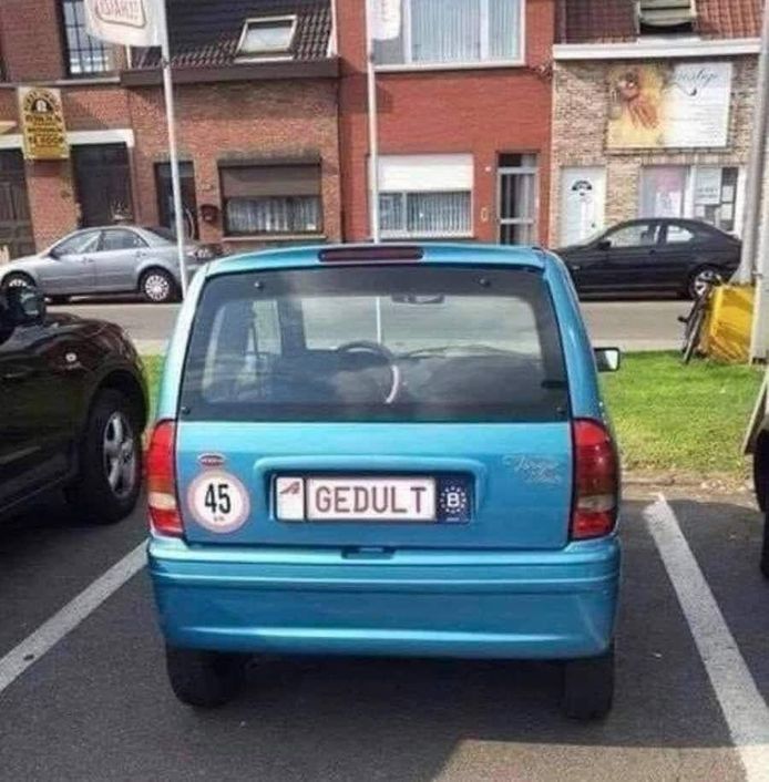 Gepersonaliseerde nummerplaten in België: hoeveel kost zo'n kenteken en ...