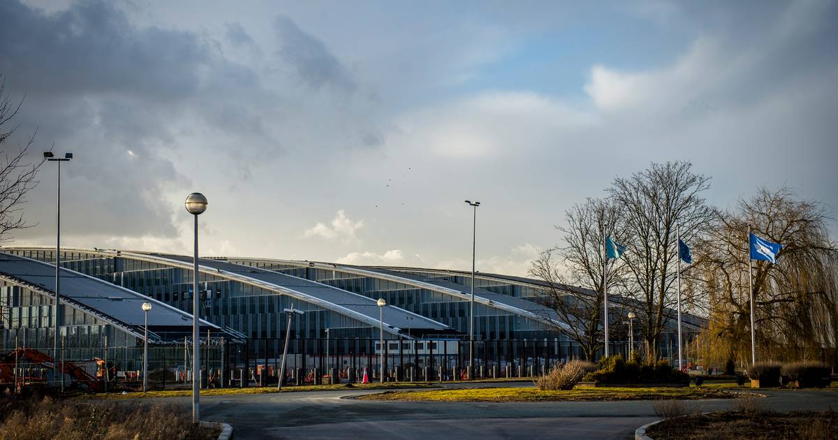 Vakbonden bewakingssector plannen acties aan NAVO | Binnenland | hln.be