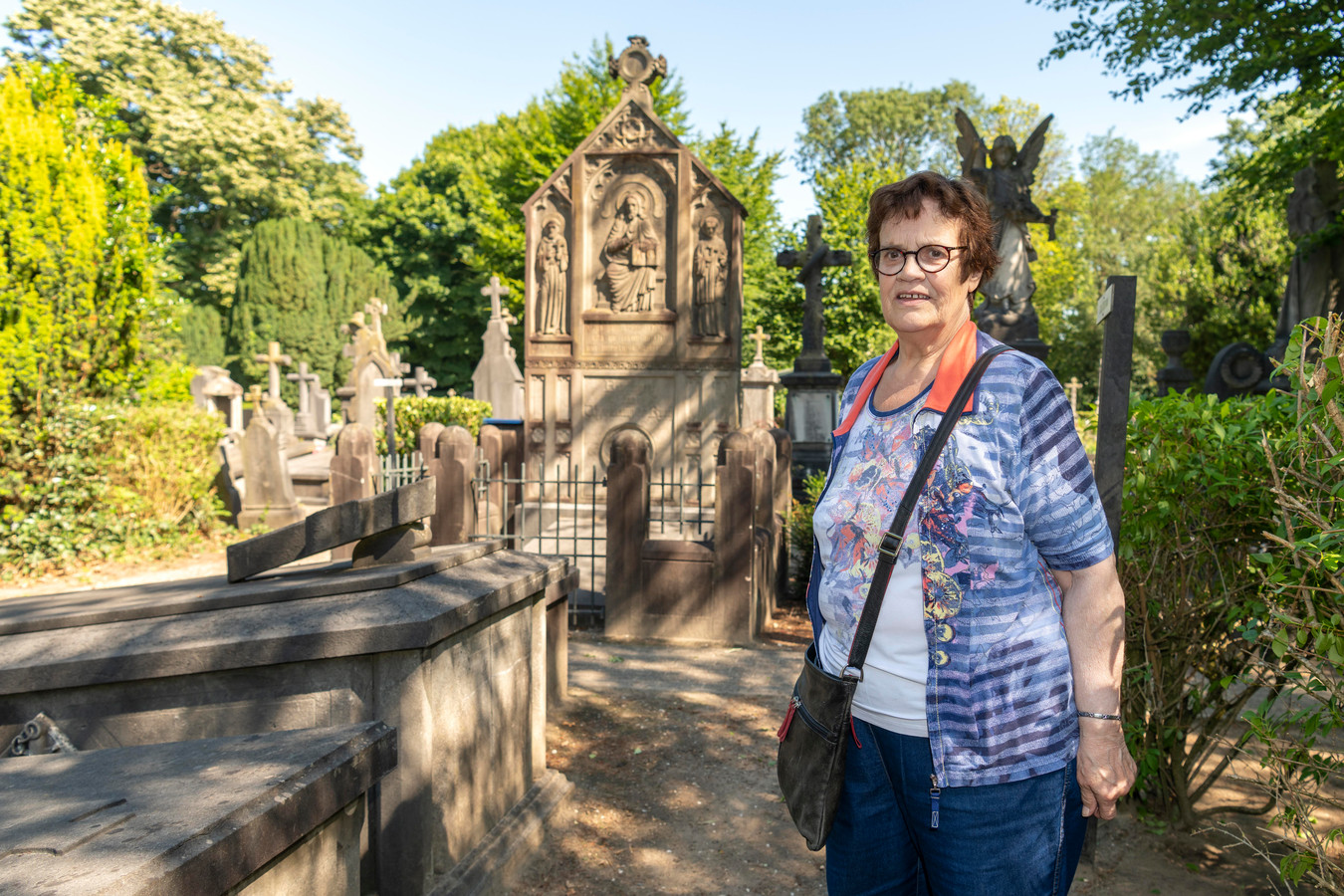 Laatste rustplaats van Kanonbal en het Soldaatje, begraafplaats St ...