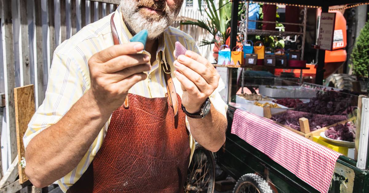 Neuzekesoorlog: verkoper moet op 50 meter van concurrent blijven | De ...