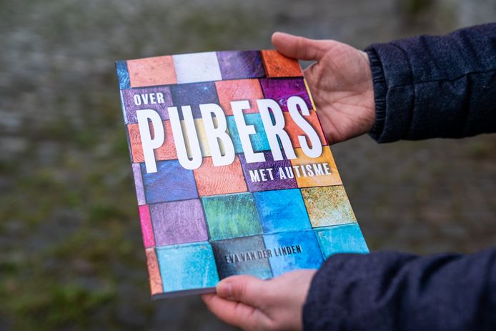 Eva (39) uit Mortsel schrijft boek over pubers met autisme: “Over ...