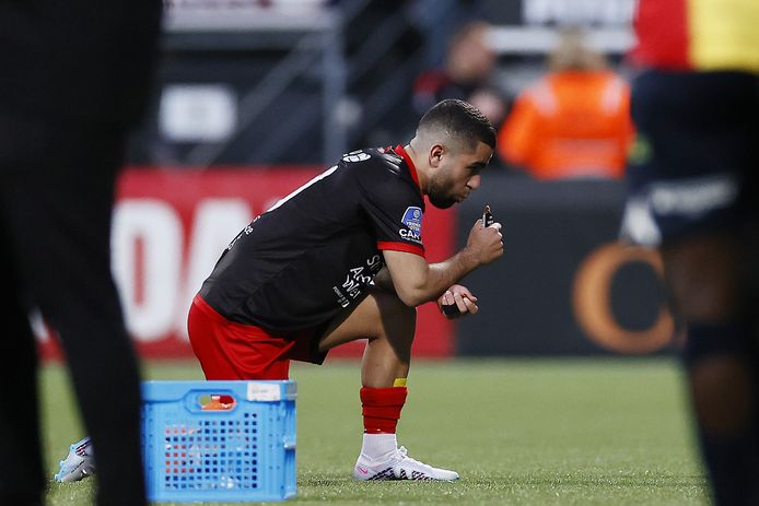 Gewilde Azarkan naar ziekenhuis voor kraker tegen Feyenoord: ‘Ik hoop ...