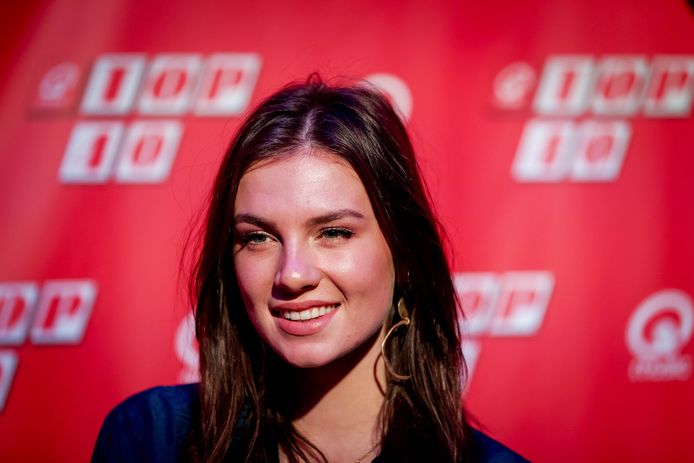 Zangeres Maan doet opnieuw Arnhem aan tijdens clubtour door Nederland ...