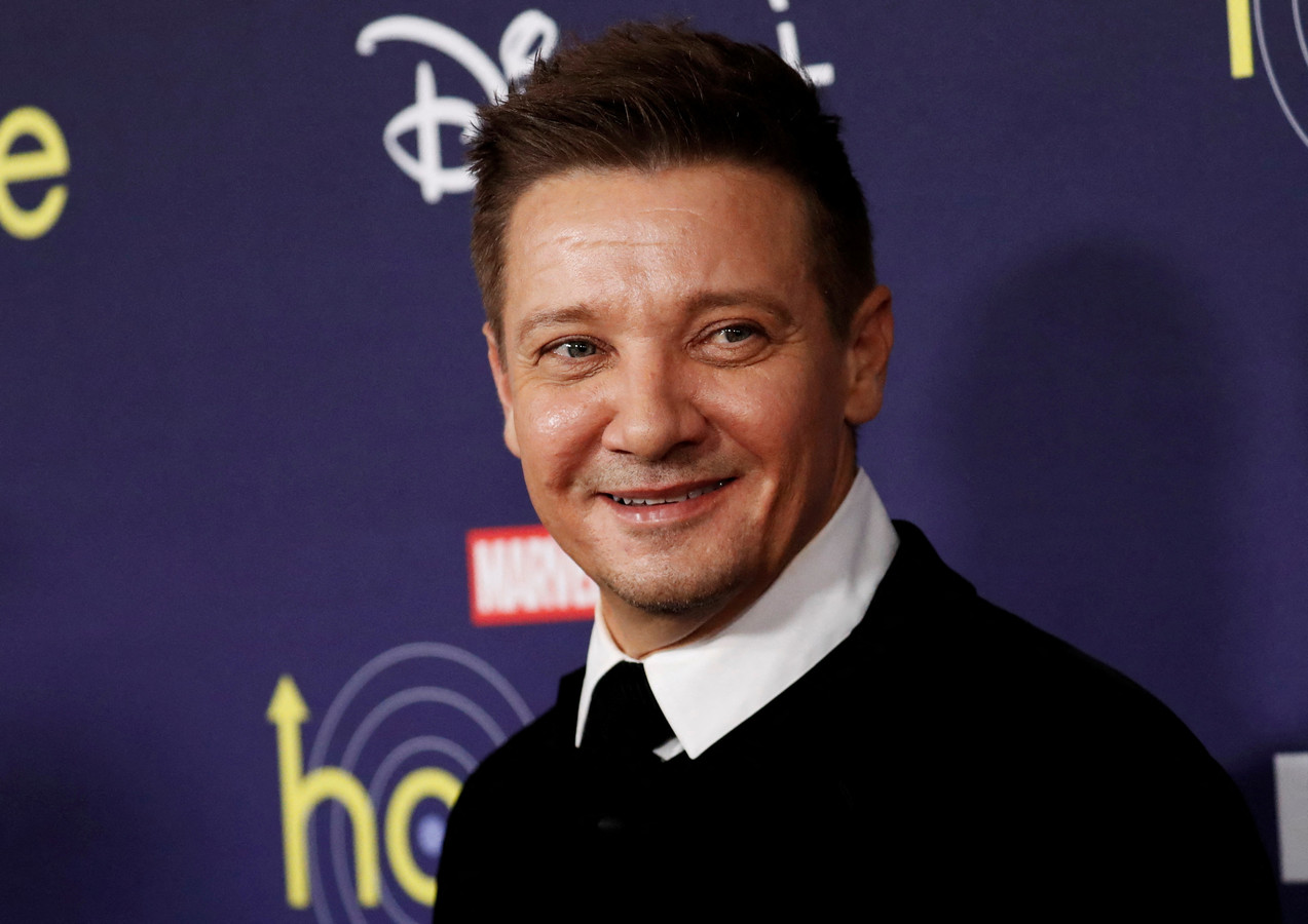 Acteur Jeremy Renner loopt inwendig borstletsel op bij ...