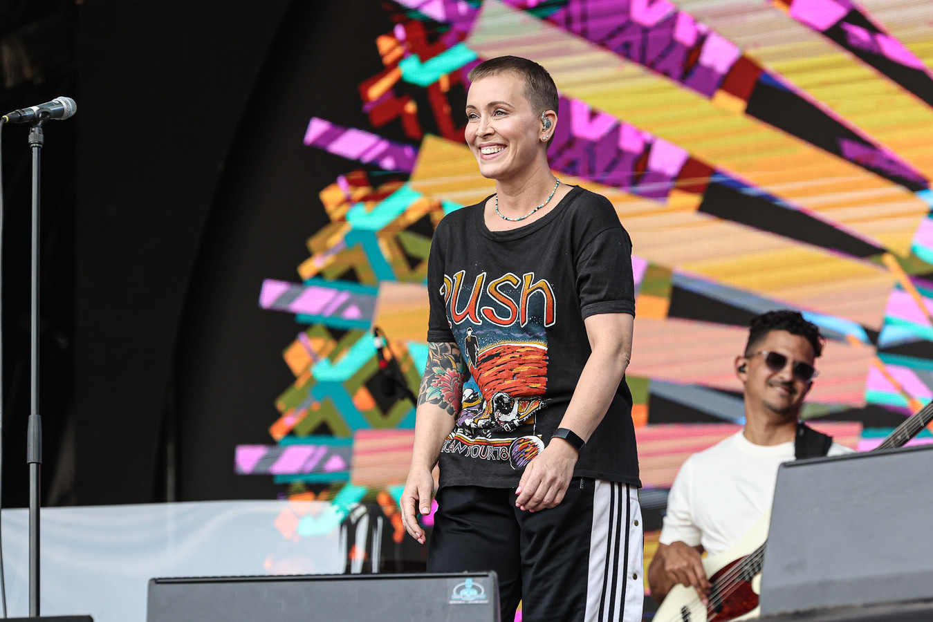 Anouk zwijmelt weg bij liefdeskiekje en Chatilla neemt harige ...