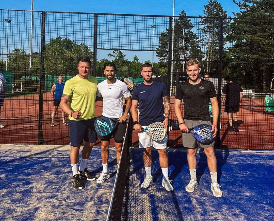 Lior Refaelov en burgemeester Koen Metsu spelen nieuwe padelvelden ...