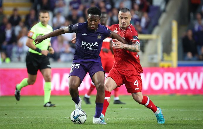 Anderlecht krijgt boete met uitstel van 100.000 euro voor Financial Fair Play, ook Antwerp op ...