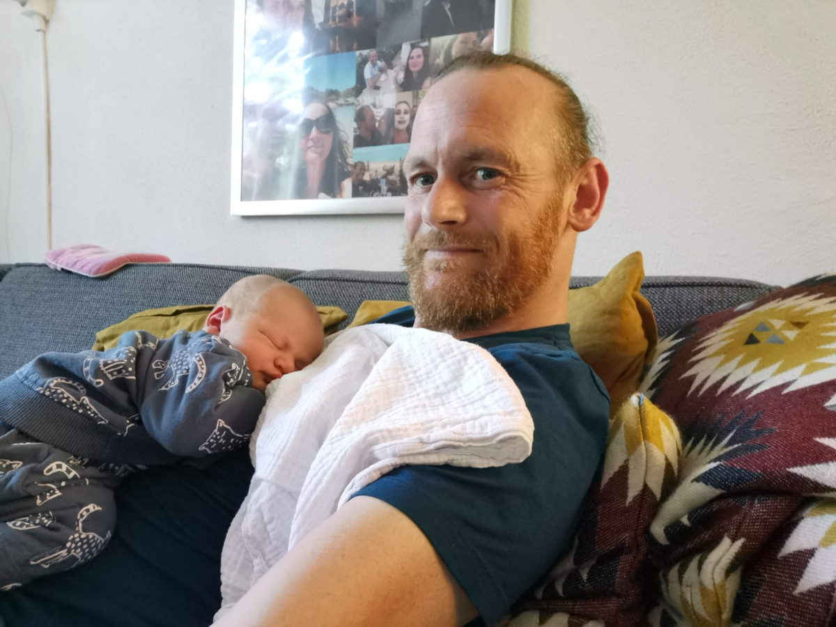 Hij sliep op straat en was verslaafd aan drugs, nu is ‘caveman’ Patrick ...