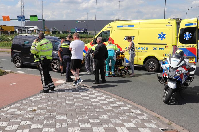 Vrouw vlak voor haaientanden op weg aangereden in Waalwijk | Waalwijk ...