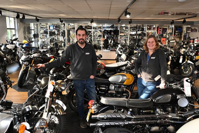 Soepel schakelen en rijden op motorfiets met historie: ‘Elke Triumph of ...