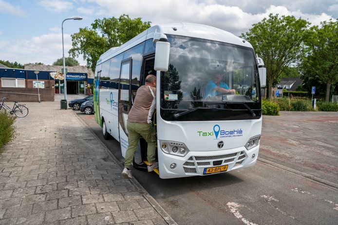 Busje bleef meestal leeg en daarom stopt Hulst met gratis verbinding ...