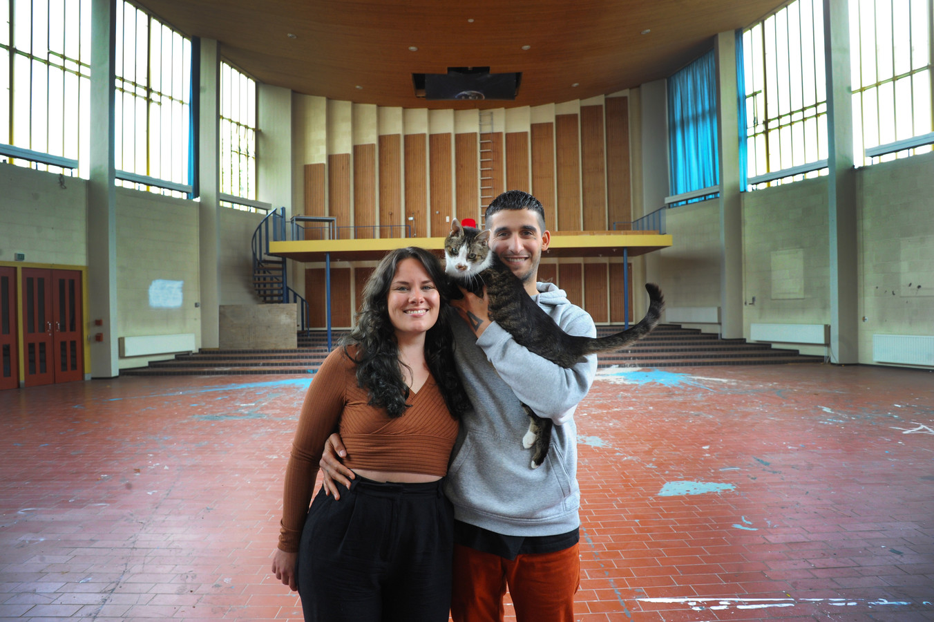 Liefde voor leegstaande gebouwen: Marieke en Karim wonen in kerk de ...