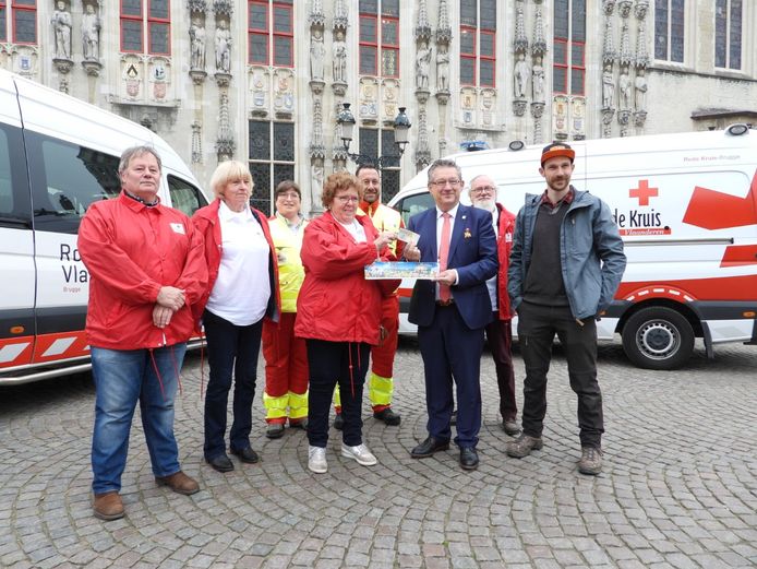 Burgemeester Dirk De fauw geeft goede voorbeeld bij aftrap ...