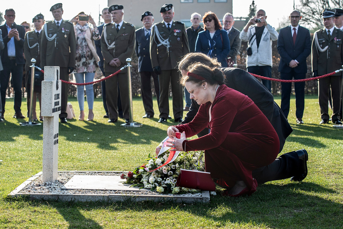 Mooie, ingetogen herdenking voor ‘legendarisch leider’ generaal Maczek ...