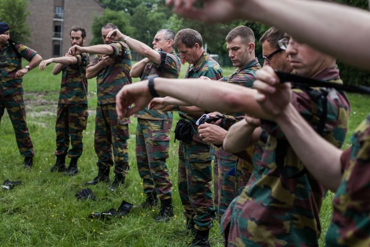 Militairen krijgen na 20 jaar loonsverhoging: per maand gaan ze 300 tot ...
