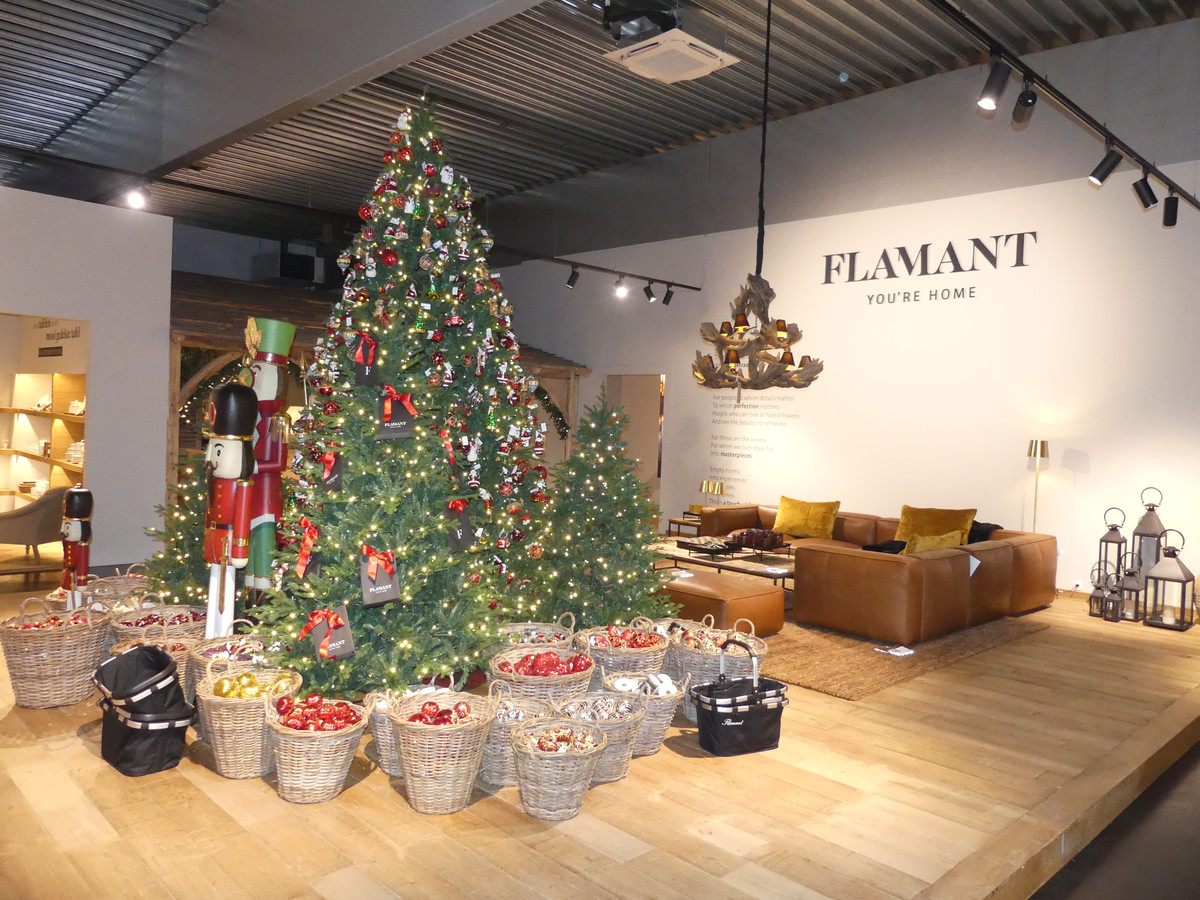 Flamant-winkel feestelijk ‘ingepakt’: “De zaak werd volledig vernieuwd ...