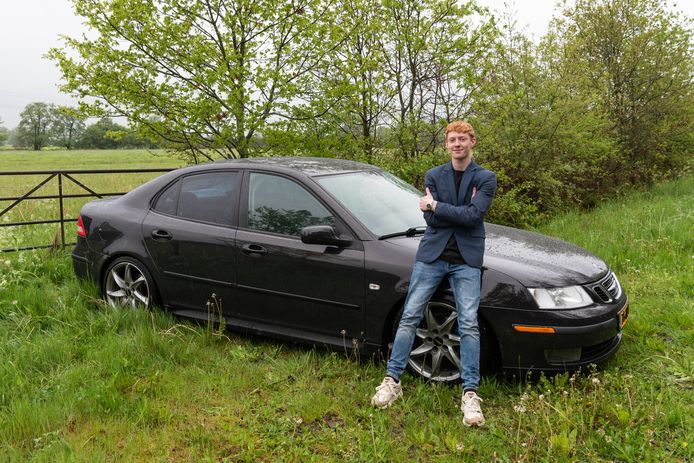 Tijn (17) is superblij met zijn allereerste Saab: ‘Nog een paar maanden ...