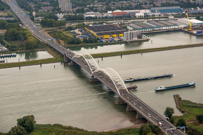 Merwedebrug (A27) richting Gorinchem vanavond en vannacht afgesloten ...