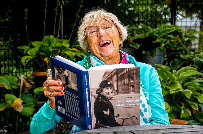 Boerenmeid Marja werd één van de eerste politievrouwen in Rotterdam ...