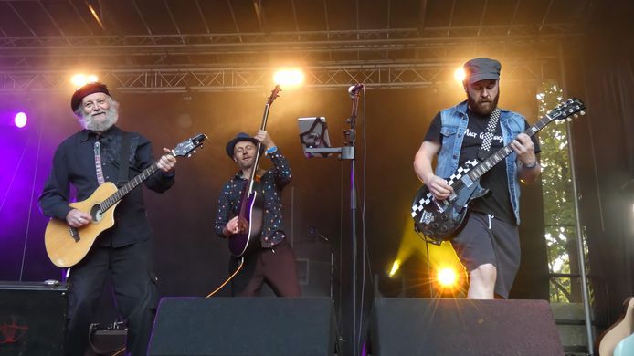 Katastroof viert 45-jarige bestaan met nieuw album, eigen bier én ...