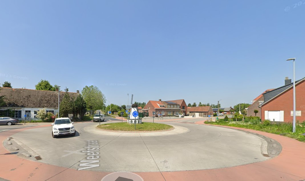 Fietser (11) lichtgewond na botsing aan Zwartegatmolen | Foto | hln.be