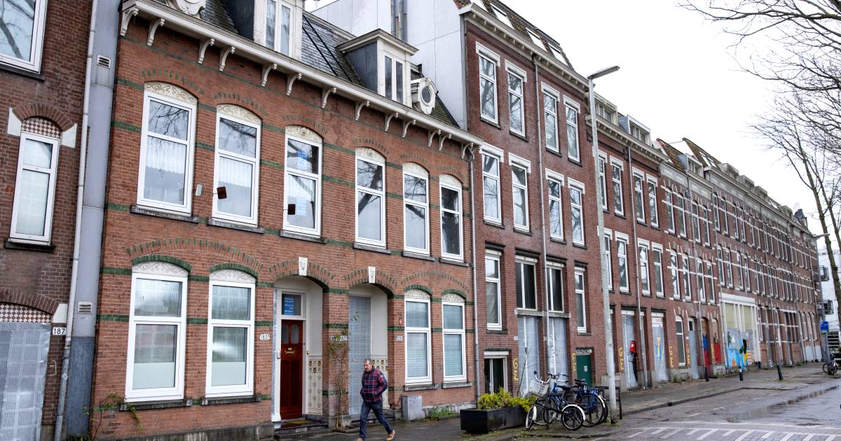 Tijdens sloop Tweebosbuurt wordt deze historische gevel behouden ...