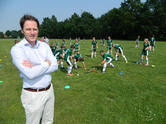 Meetjesland Hockeyclub trakteert supporters zaterdag langs het veld ...