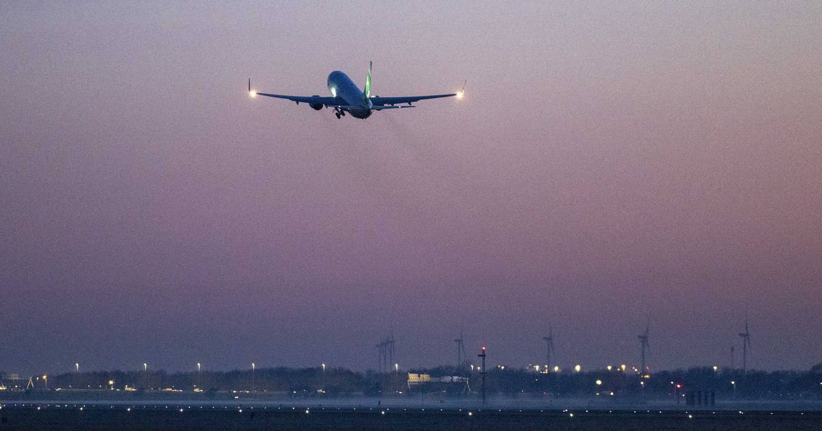 Transavia schrapt 5 procent vluchten wegens vliegtuigtekort ...