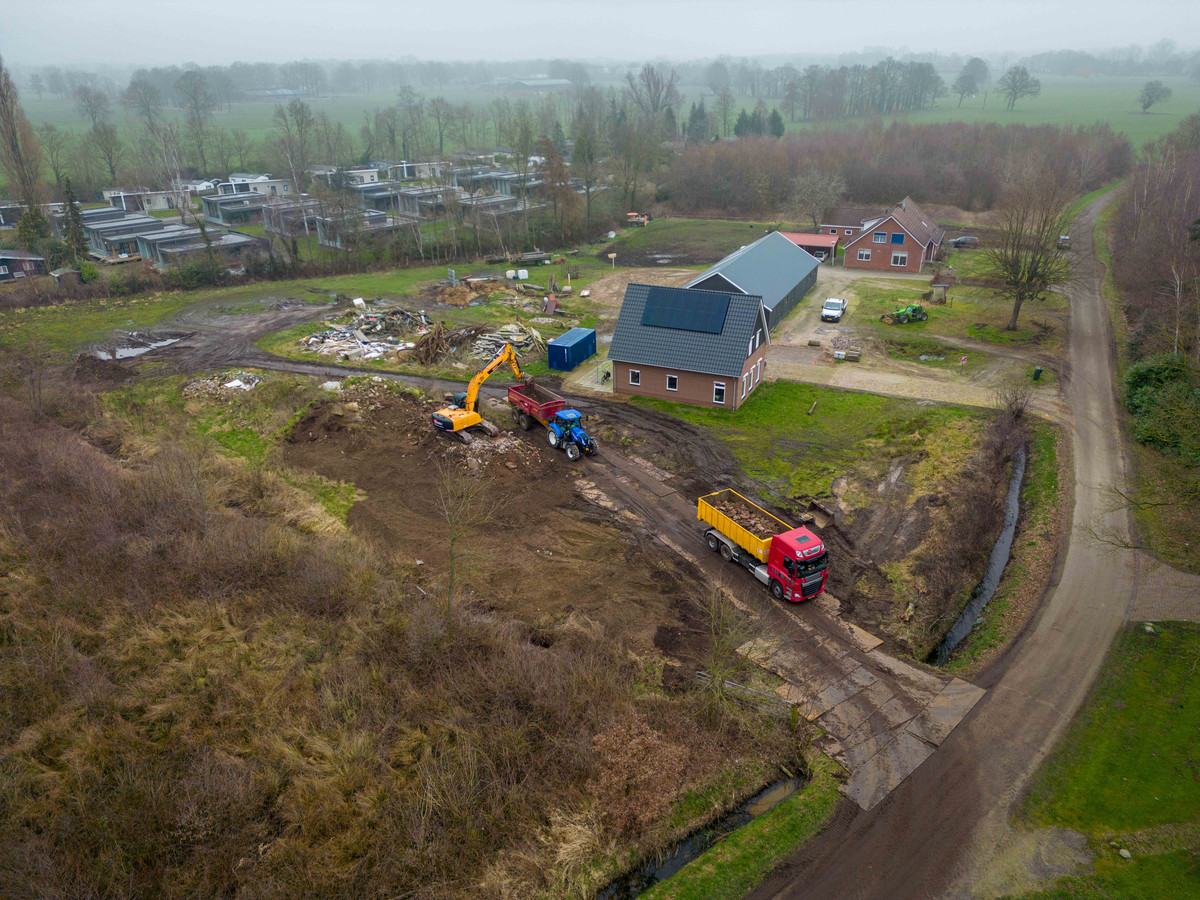 Opruimen van bergen puin in Enter eindelijk begonnen, maar dwangsom ...