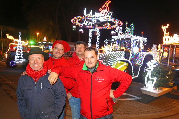 Feeërieke lichtstoet van tractoren trekt door straten van Affligem | Affligem | hln.be