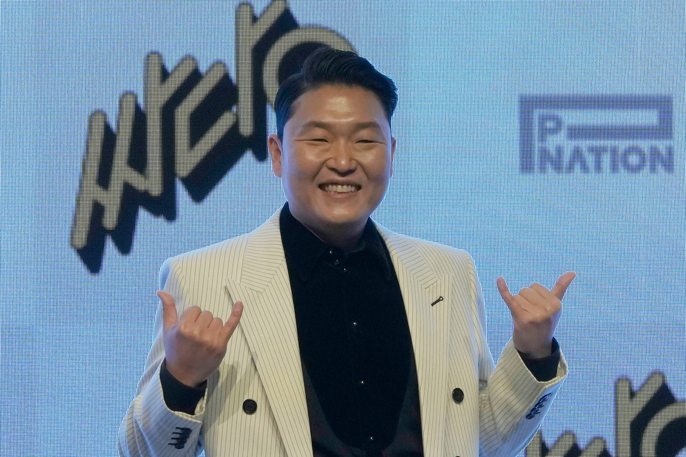Oppa Gangnam Style! Psy keert na vijf jaar terug met nieuw album | Foto ...