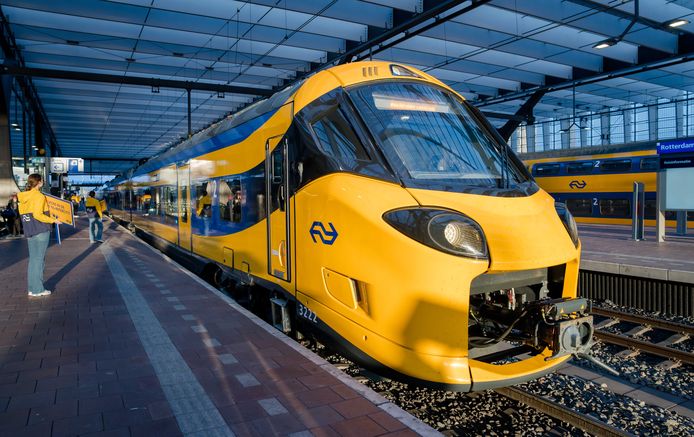 Nieuwste NS-trein kan 200 per uur en rijdt vandaag voor het eerst ...