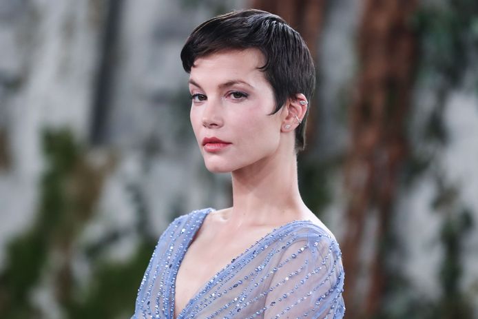 Eerste foto vrijgegeven van Sylvia Hoeks als playmate Anna Nicole Smith | Show | AD.nl