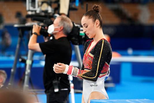 GOUD! Nina Derwael, die goud voelde aankomen, kroont zich tot olympisch ... GOUD! Nina Derwael, die goud voelde aankomen, kroont zich tot olympisch ...