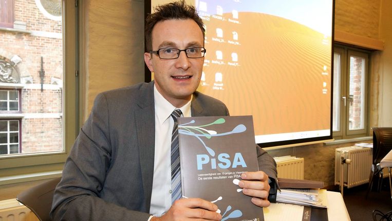 Vlaamse professoren verbolgen over uitspraak Pascal Smet | De Morgen