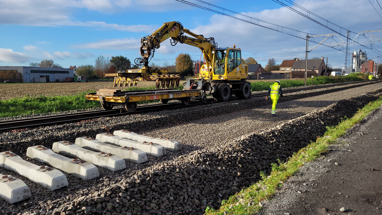 Twee ongevallen met trein en vrachtwagen op zelfde overweg in nog geen ...