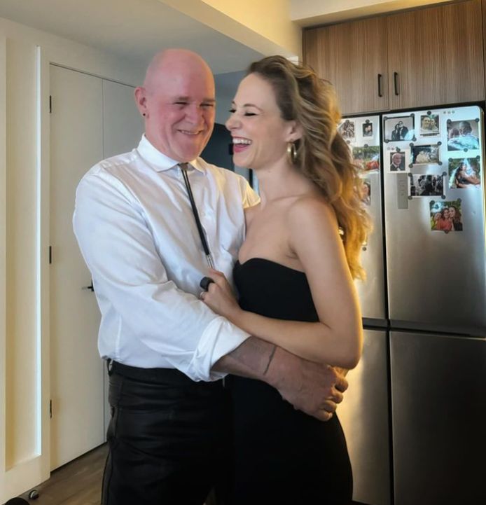 “Mijn 19 jaar jongere vrouw heeft ook recht op haar loopbaan”: waarom VS-correspondent Björn ...