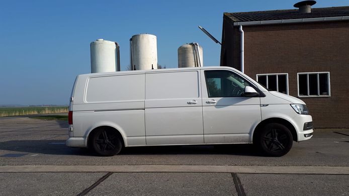 800 kilo te zwaar: automobilist krijgt boete voor overbeladen bestelbus ...