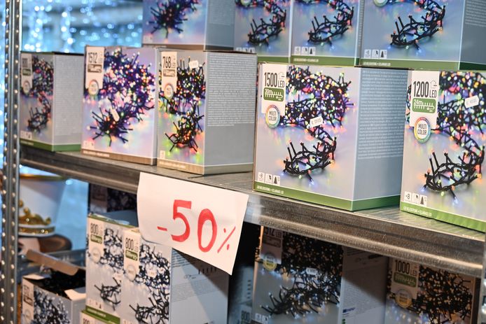 Klanten lopen storm voor korting van 50% op kerstdecoratie: “Deze actie ...