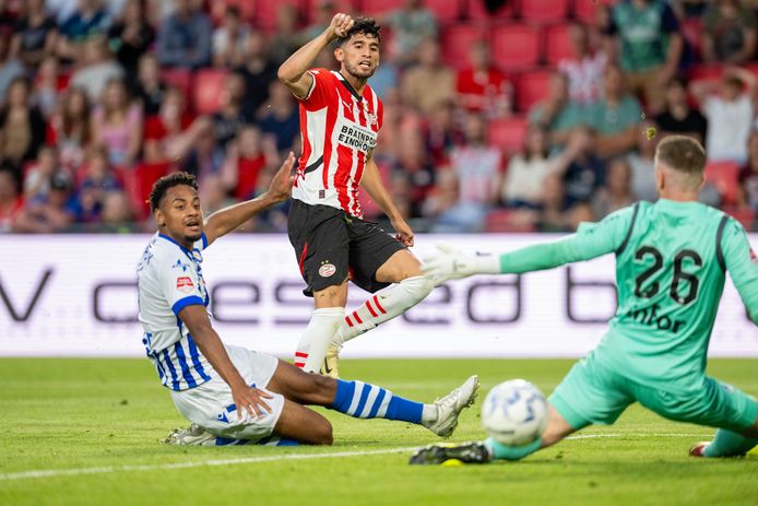 Pepi schiet in absolute slotfase PSV vanaf de stip naar een 3-2 zege op ...