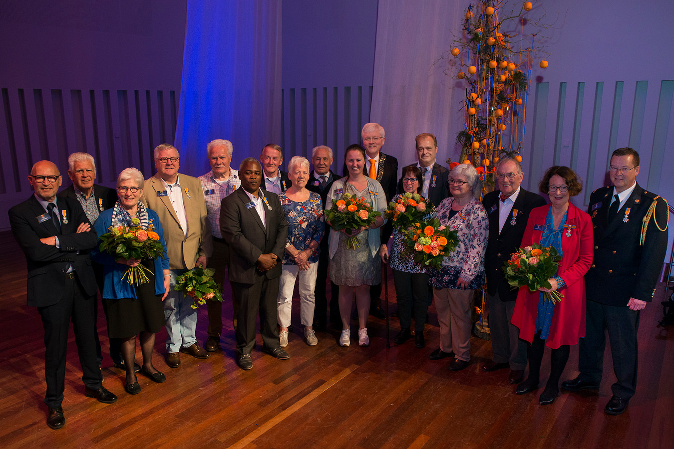 Tilburgse lintjesregen valt vooral in Udenhout | Foto | bd.nl