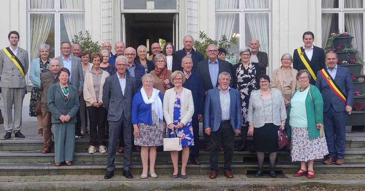 75- jarigen ontvangen in 'hun' kasteel | Evergem | hln.be